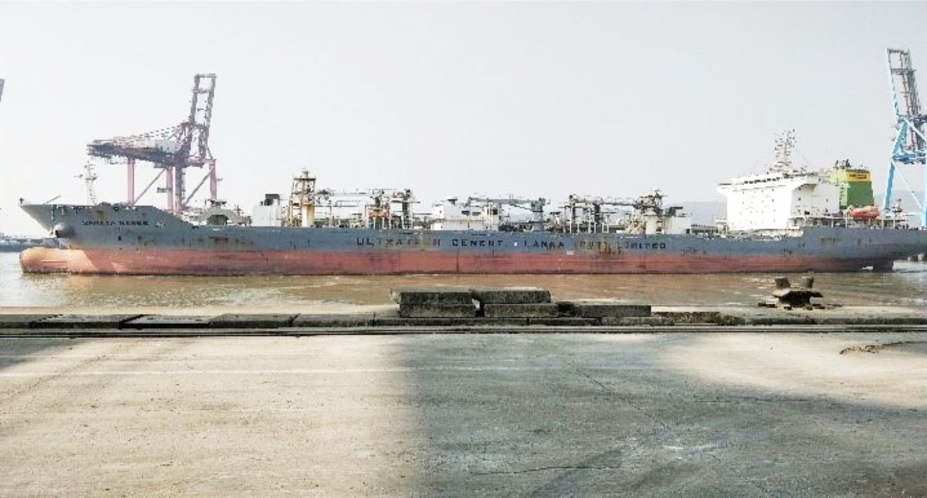 JNPT achieves Per day Record discharge of Bulk Cement - DST - Daily ...